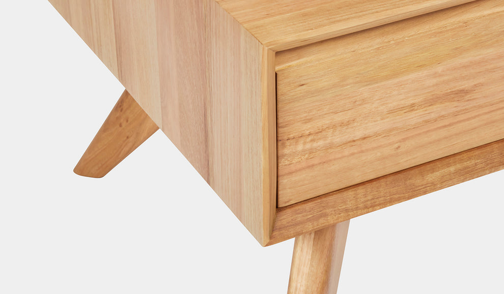 Avalon Blackbutt Side Table – Woodbury Furniture
